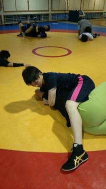 そり投げの練習 補助マット上での練習