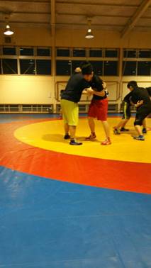 一年生も先輩に負けじと練習 寝技の練習